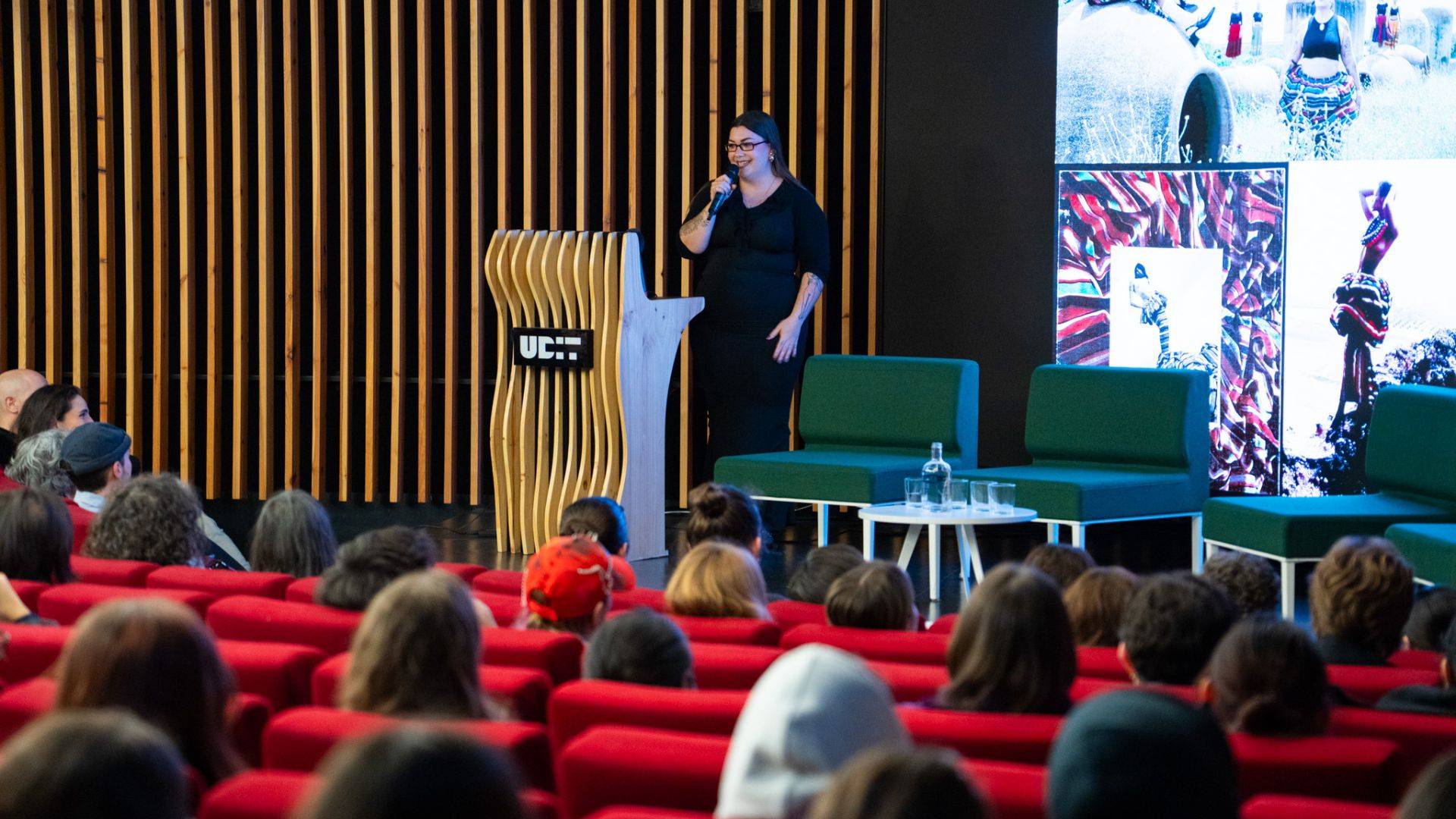 About Fashion 2026: Masterclass de LaPili: Pensar el tejido, el viaje ...